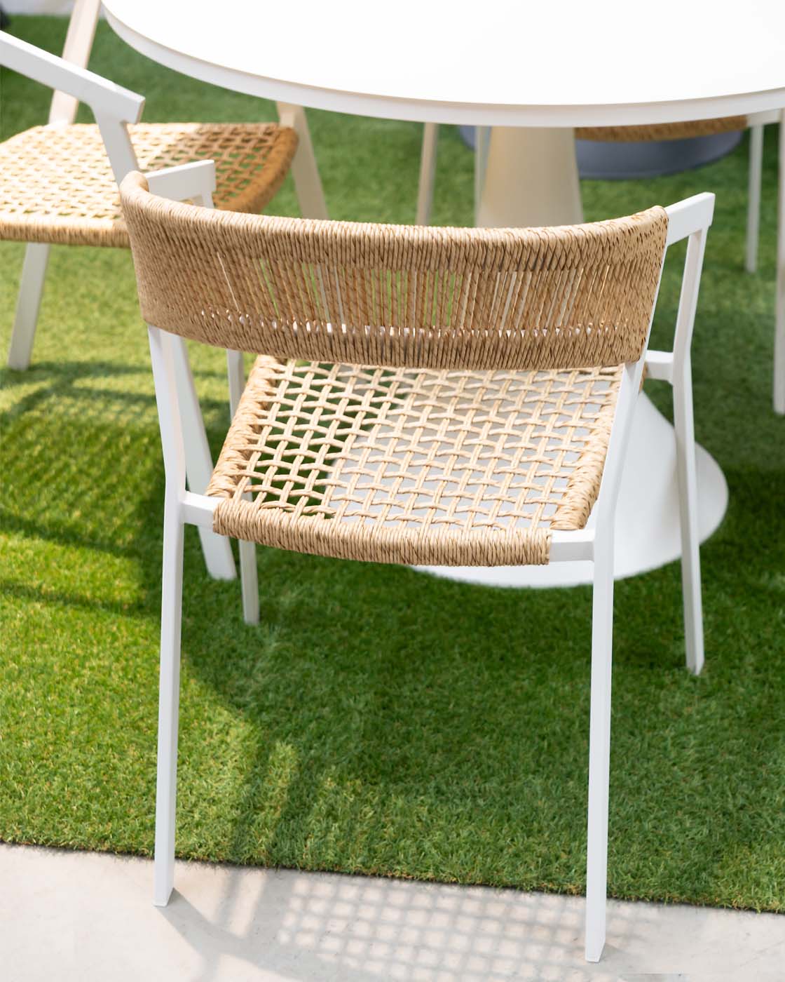 Gardenart rundt spisebord 110 cm med fire stoler i aluminium og rotting ...